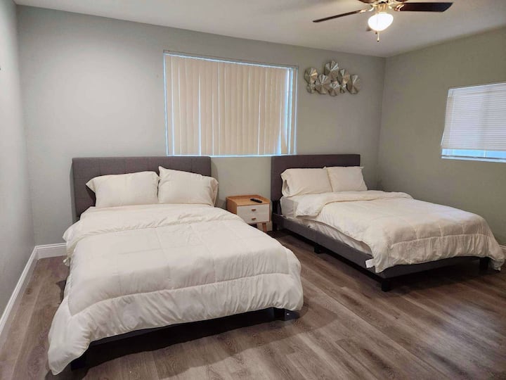 4 People Studio Near Disneyland - Santa Ana, CA