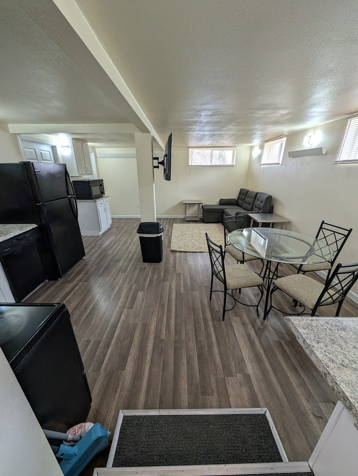 1 Bedroom Bungalow Near Park - Cheyenne, WY