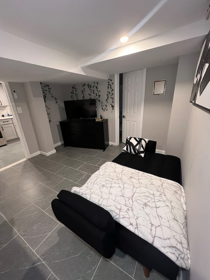 Modern & Peaceful 2br/2ba Basement Apartment - Newark, NJ