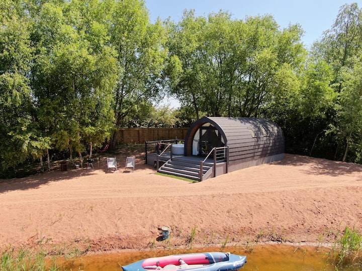 Birch Bank - Luxury Lakeside Lodge With Hot Tub. - Retford