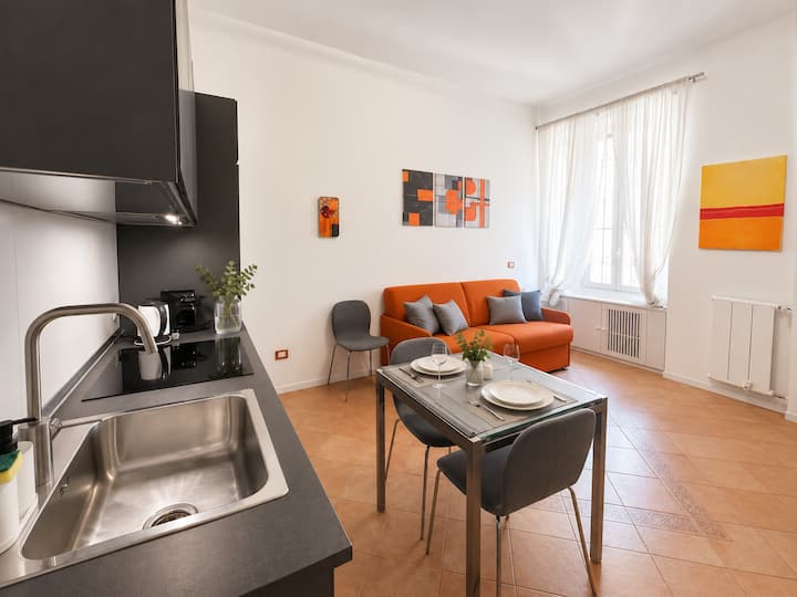 Intimate House In Isola District - Milan