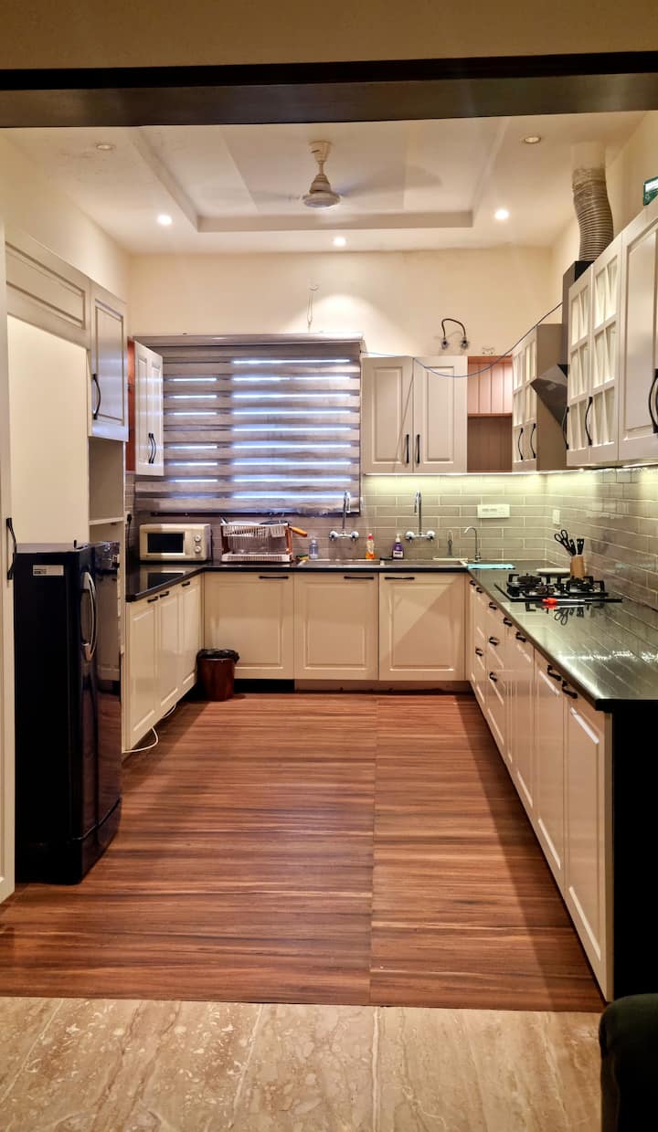 8bhk | Perfect For Family & Wedding Stays - Ajitgarh