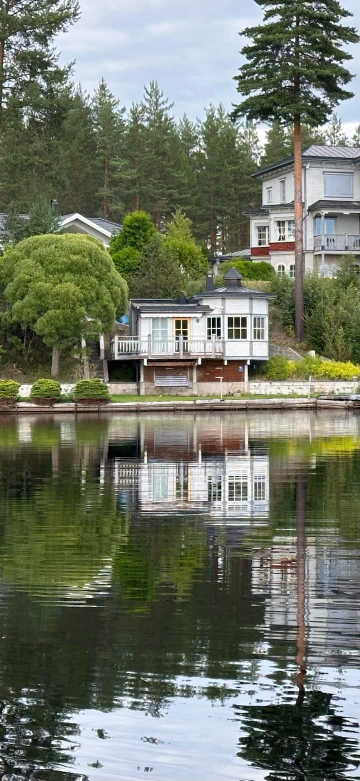 Unikt Båthus Med Bastu, Vid Dalälven - Insjön