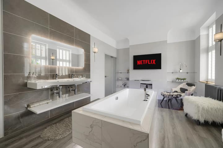 Huge Discounts - Long Term Stays - Cardiff Centre - Swansea