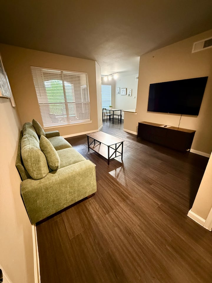 Spacious, Modern & Cozy Apt Home 828 - Pflugerville, TX