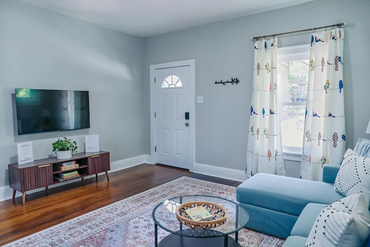 Charming, Cozy, Modern, Whole Home Near Downtown - Cincinnati, OH