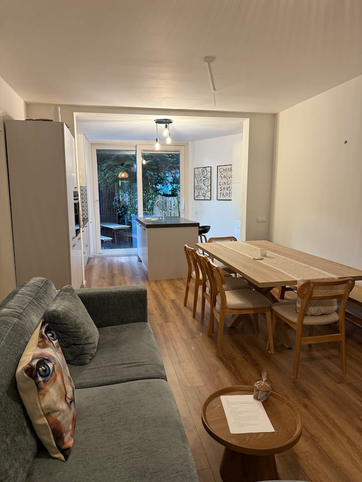 Trendy De Baarsjes Apartment – Great Location - Amsterdã