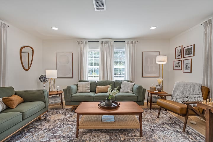 Cozy Stone Cottage Near Downtown - Georgetown, TX