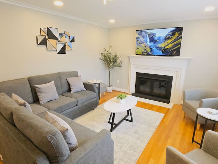 Luxury 3br Home In Prime Location In West Hartford - New Britain, CT