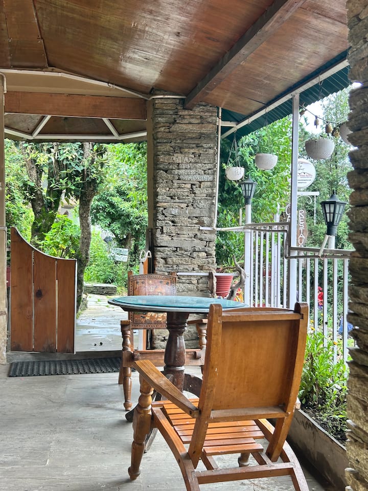 Artist’s Studio Homestay - 1br At Satkhol - Mukteshwar