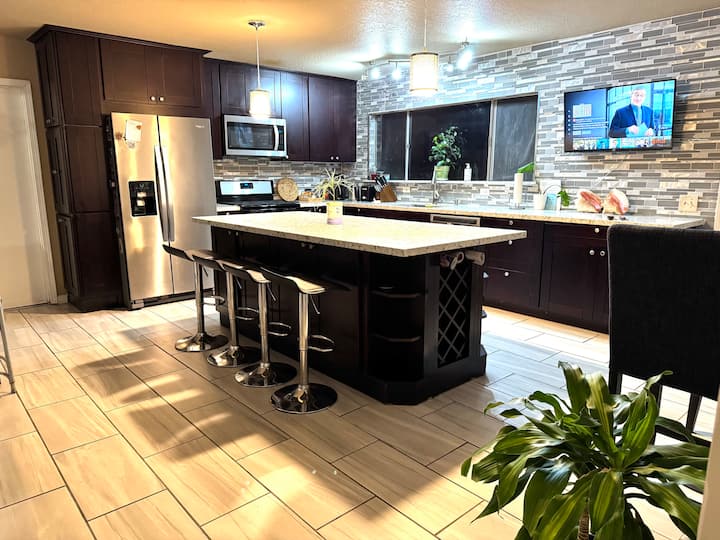 Mina Home - San Diego, CA