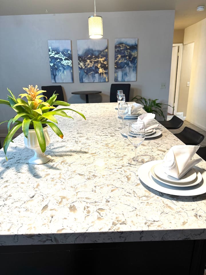 Mina Home - San Diego, CA