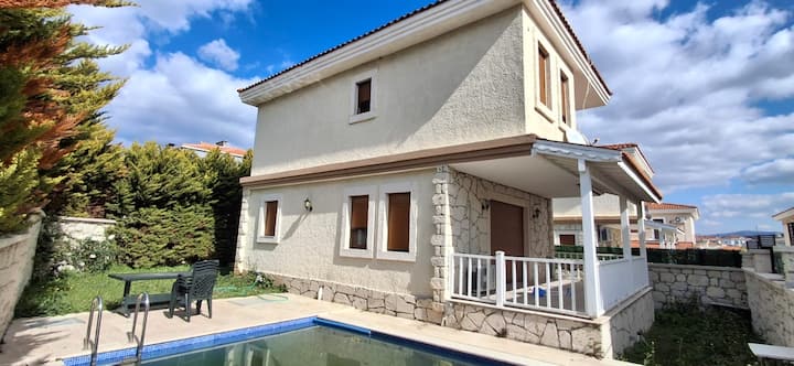 Alaçatıda Müstakil Havuzlu Villa - Alaçatı