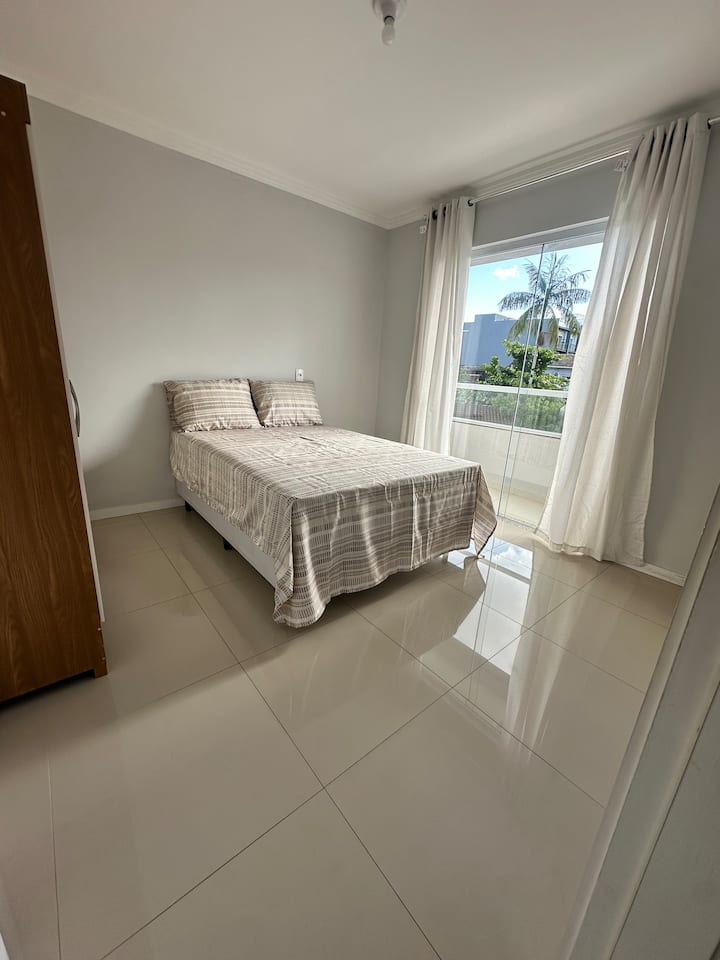 Apto Prático , Amplo , Bem Arejado - Joinville