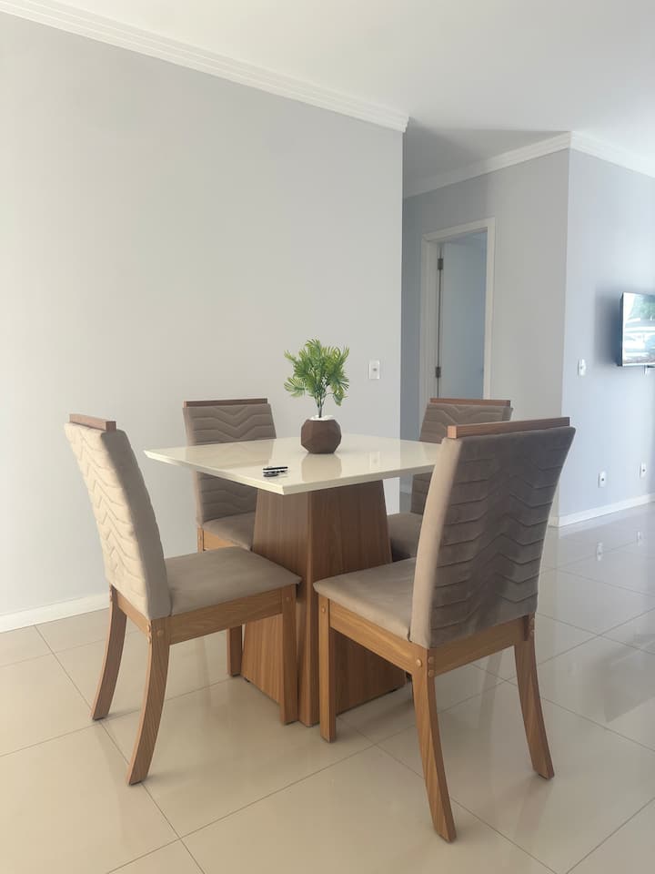 Apto Prático , Amplo , Bem Arejado - Joinville