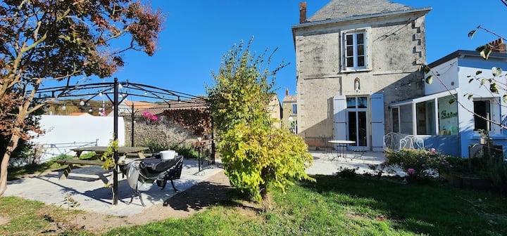 Maison De Charme Avec Jardin Au Cœur Du Bourg - Challans