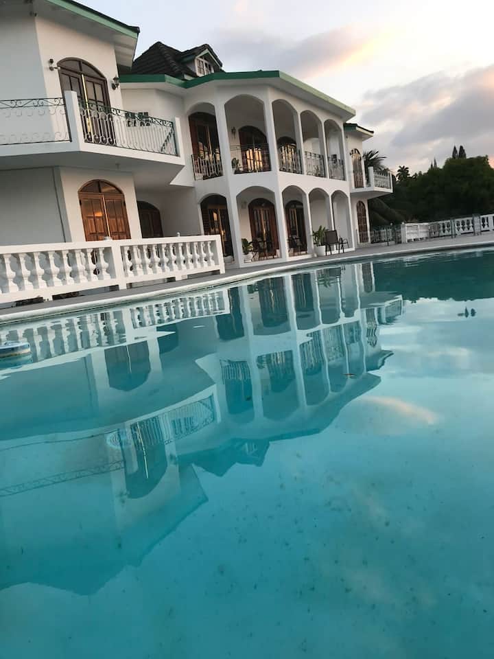White Château In Montego Bay - Montego Bay