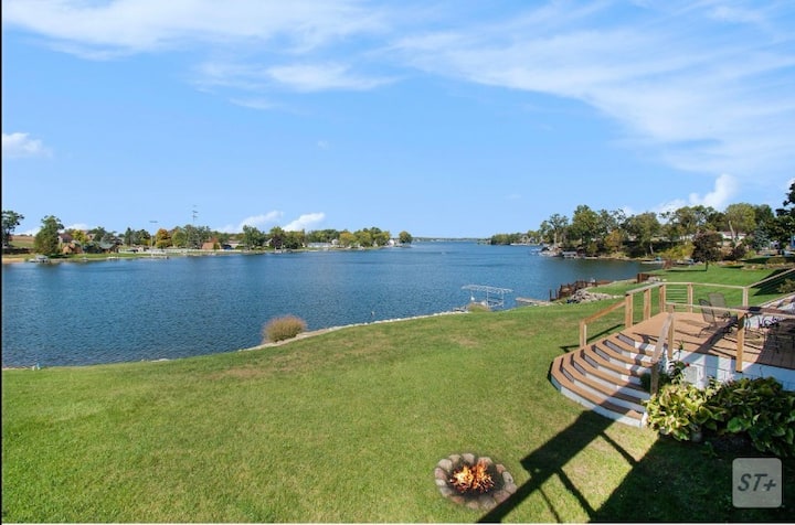 Lake Life Villa - Brooklyn, MI