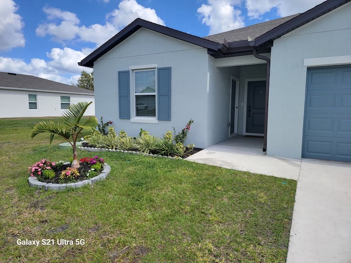 Moderno Estudio Con Entrada Independiente En Psl - Port St. Lucie, FL