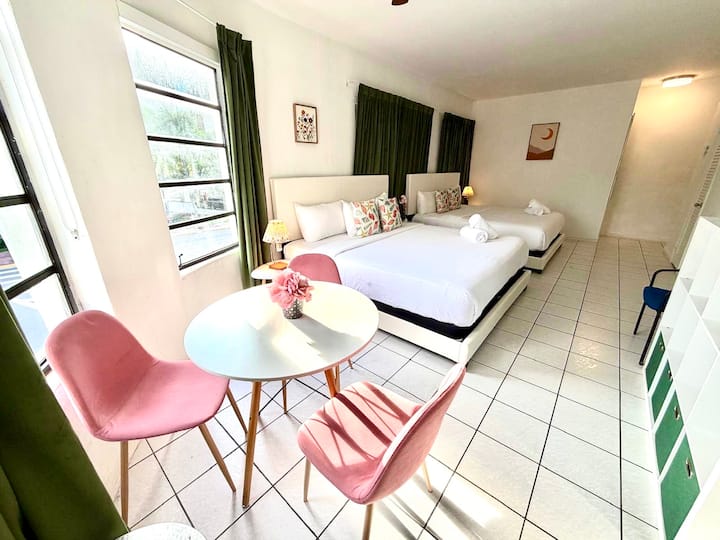 Washingthon Avenue With Kitchen Parking - Miami Beach, FL