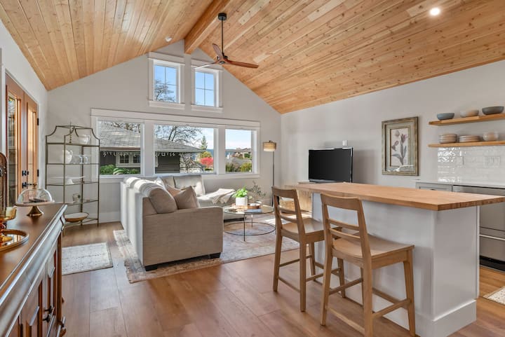 Guesthouse On Liberty Bay In Poulsbo - Poulsbo, WA