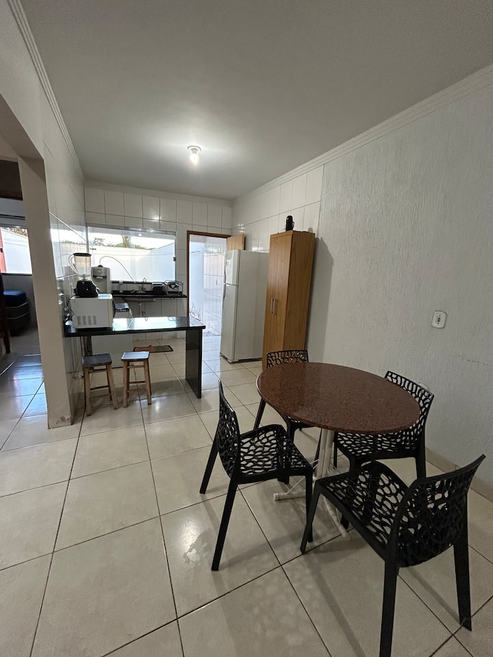 Casa Espaçosa C/ Ar-condicionado • Até 6 Pessoas - Uberaba