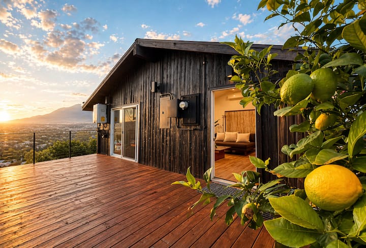 Hilltop Guesthouse_stunning View - Los Angeles, CA