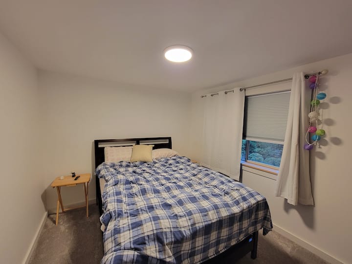 Private Bed & Bath In Quiet Monroe Home - Monroe, WA