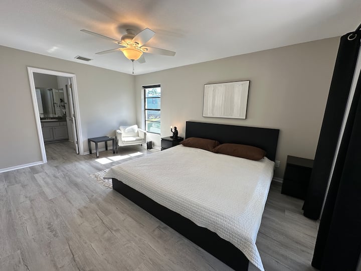 Room #3 Beautiful Master Bedroom W/ King Bed - Port Charlotte, FL