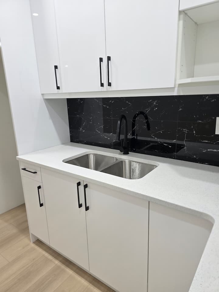 1 Q Bed | Private Room | Cozy Suite | Yyc Airport! - Airdrie