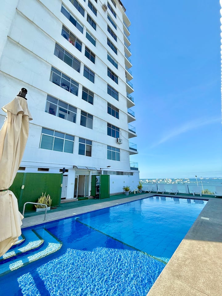Malecón Piscina Vista Al Mar Apto Elegante - Manta
