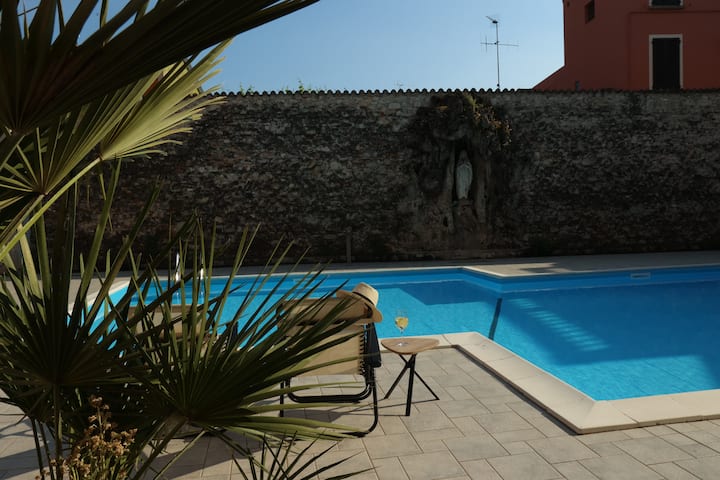 Charming Attic With Swimming Pool And Garage - Gardone Riviera