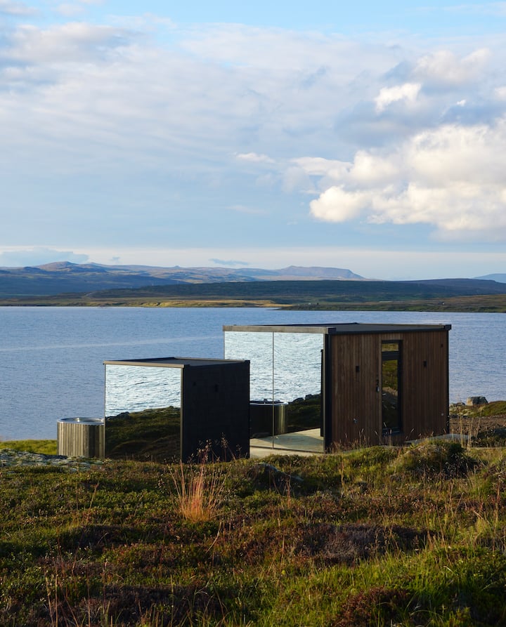 The Mirror Suite 2- Lupine - Island