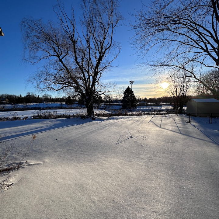 Quiet Place To Spend A Night - Maple Grove, MN