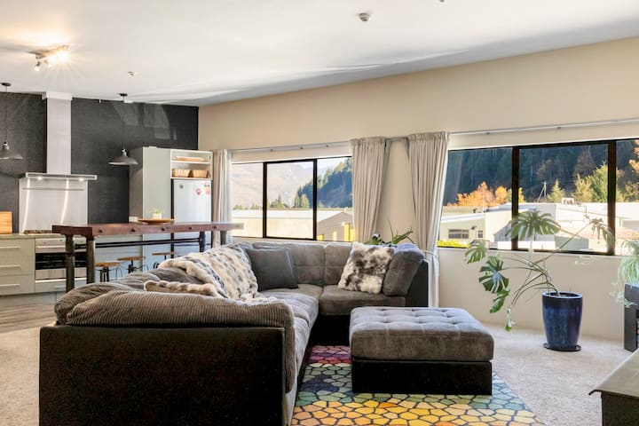 Spacious And Warm Two Bedroom Apartment - Queenstown