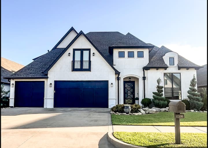 Tulsa Oasis-hot Tub, Movie Theater - Broken Arrow, OK