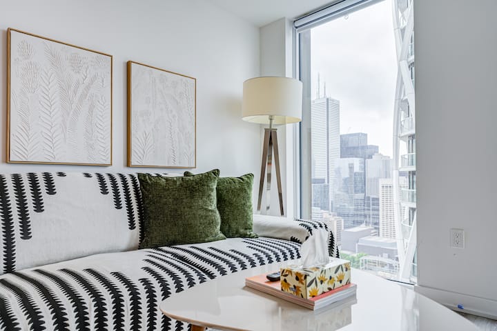 Feb Deal/rogers Center/cn Tower/city Hall/shopping - Toronto