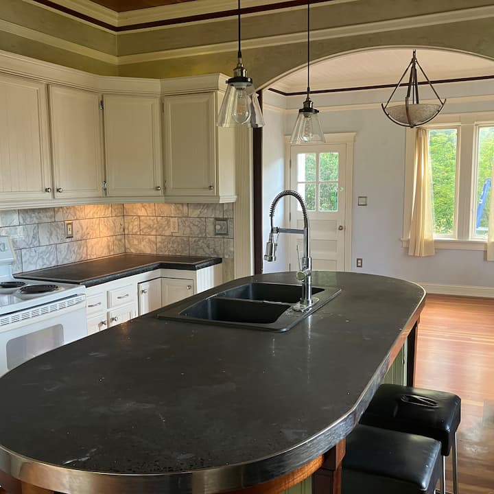 Cozy Artizan House - Hood River