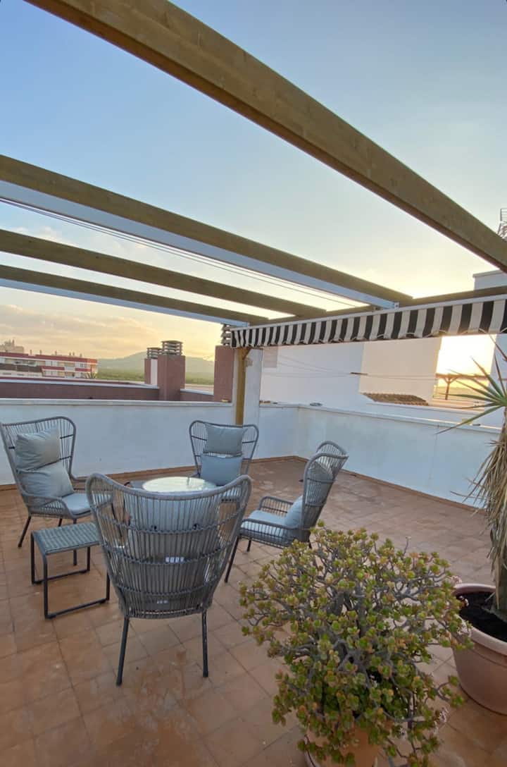 Rooftop Views | 2br Cozy Stay - Cox