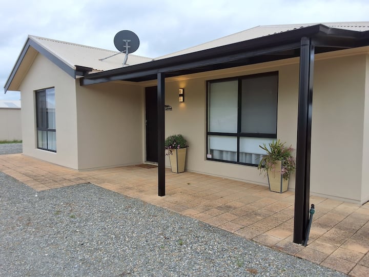 Leasingham Vine Views - Martindale Hall, Mintaro