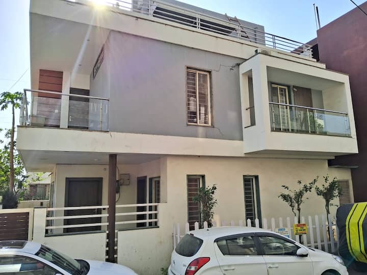 5 Bhk Triplex Opposite Aura Mall Walk To Hotspots. - Bhopal