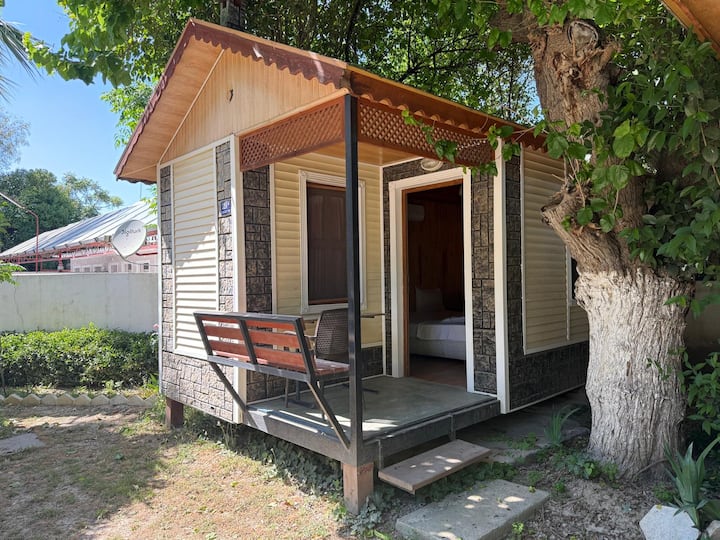 Denize 100m  Havuzlu Bungolov - Kuşadası