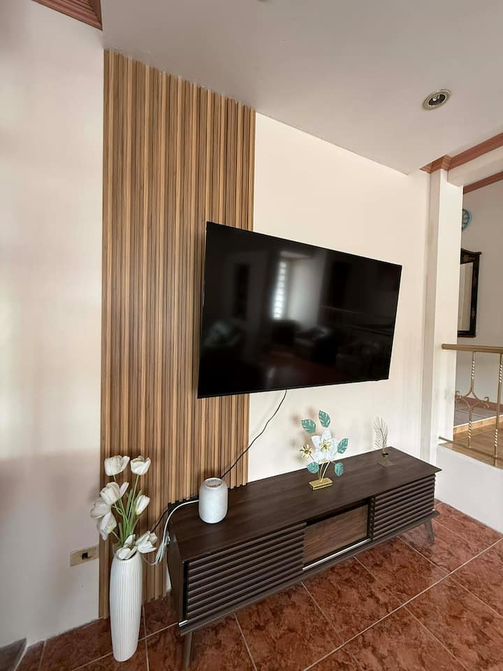 Chic And Spacious Home - Medellin