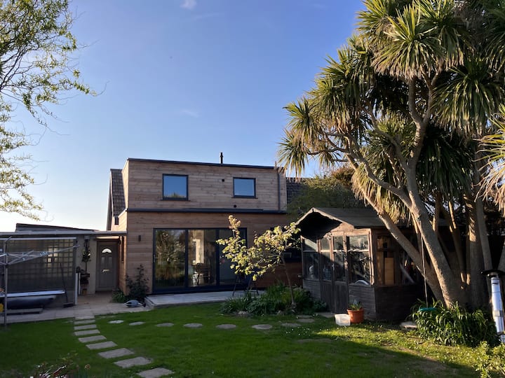 Sea Views And A Glorious Garden - Newquay