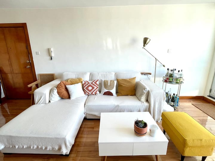 Tai Hang 1000sqf Flat - High Floor - Hong Kong