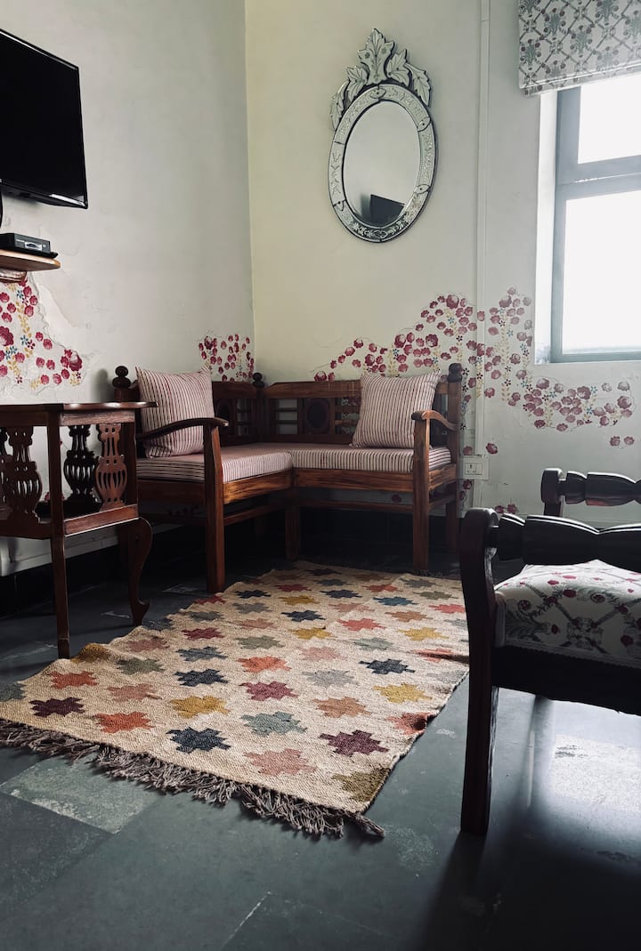 Aesthetic Rooms I Luxurious Pool I Relaxing Garden - Udaipur