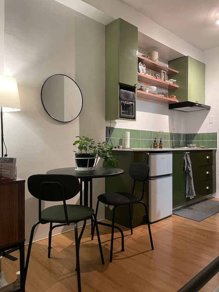 Smart & Stylish Condo With Cozy Office Corner - 宿霧
