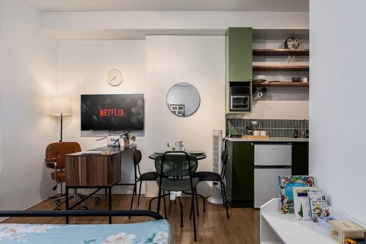 Stylish Escape W/ Workspace Close To It Park - Cebu City