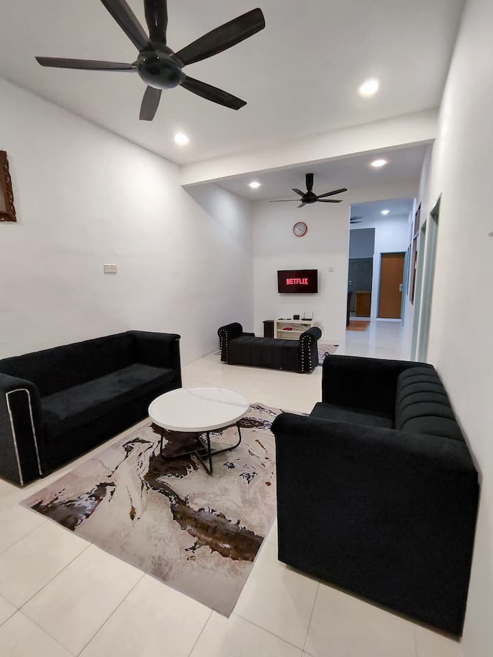 Centre 4 Bedroom 2 Air-cond Water Heater 300mbps - Temerloh