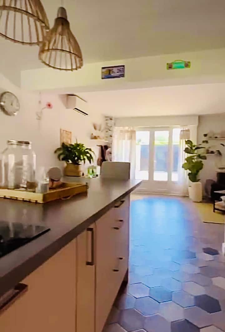 Maison Lumineuse Avec Jardin - Le Pradet